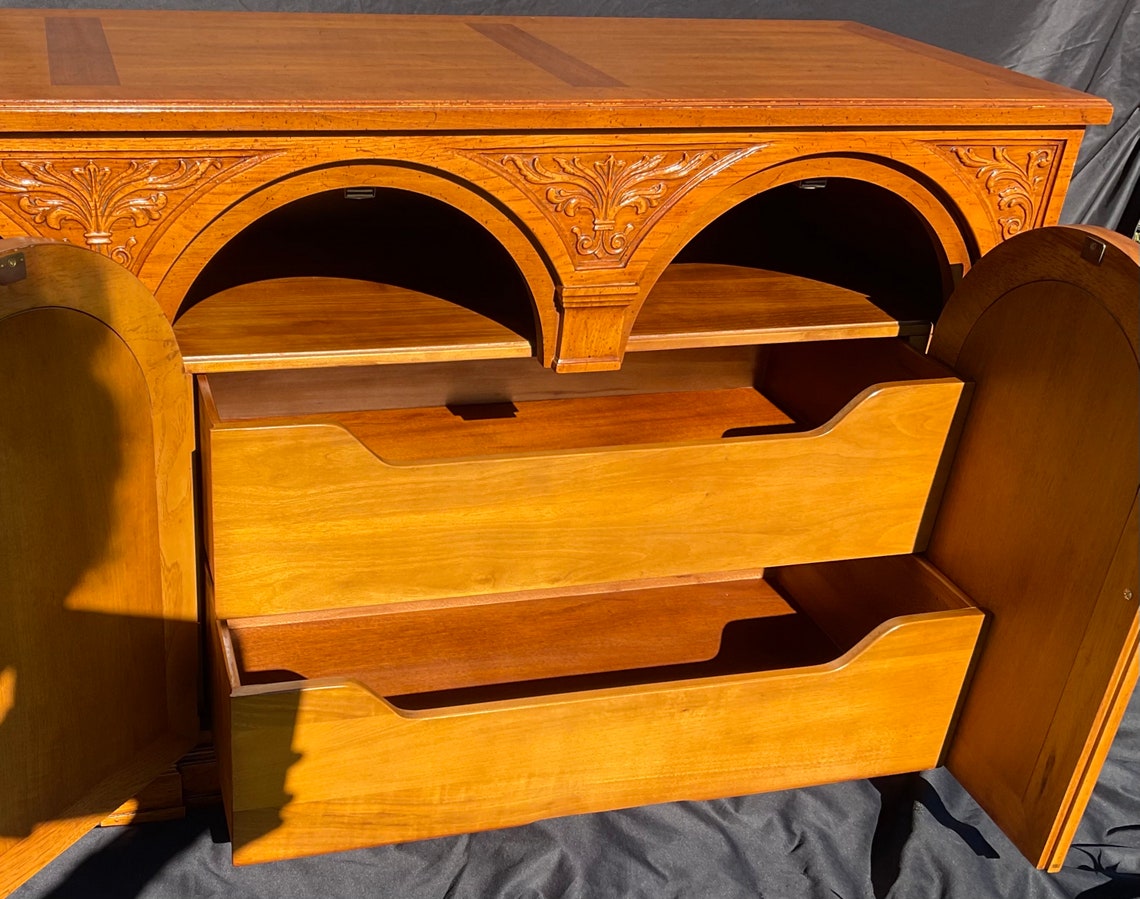Henredon Buffet - Etsy