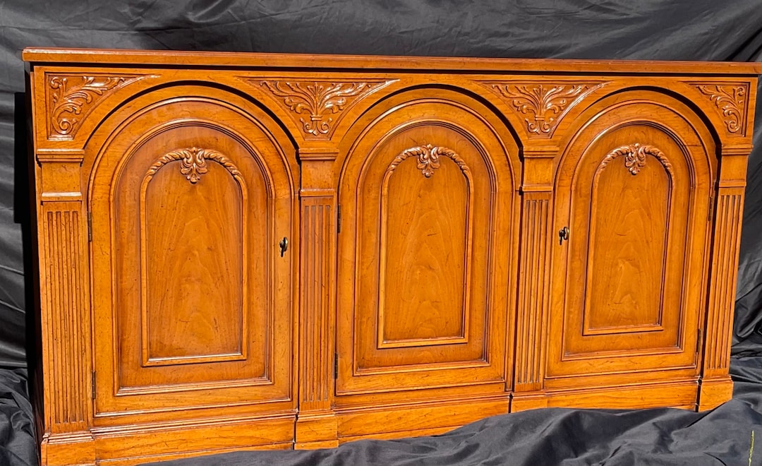 Henredon Buffet Credenza or Bar Cabinet - Etsy
