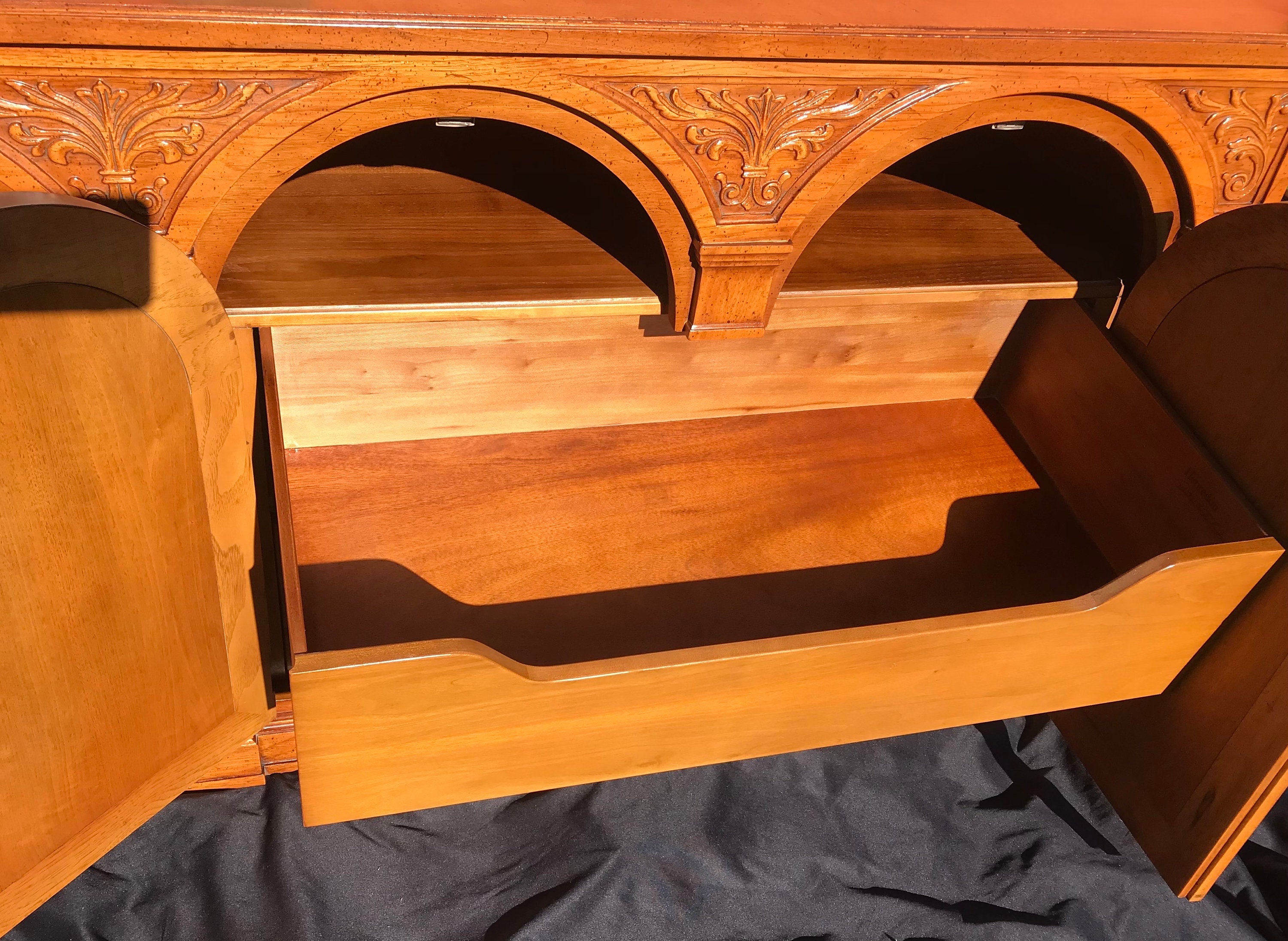 Henredon Buffet - Etsy
