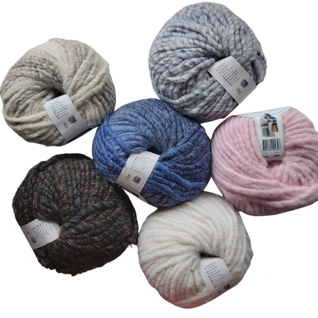 Patons Gigante Wool 100gm. Yarn. Knitting Wool - Etsy