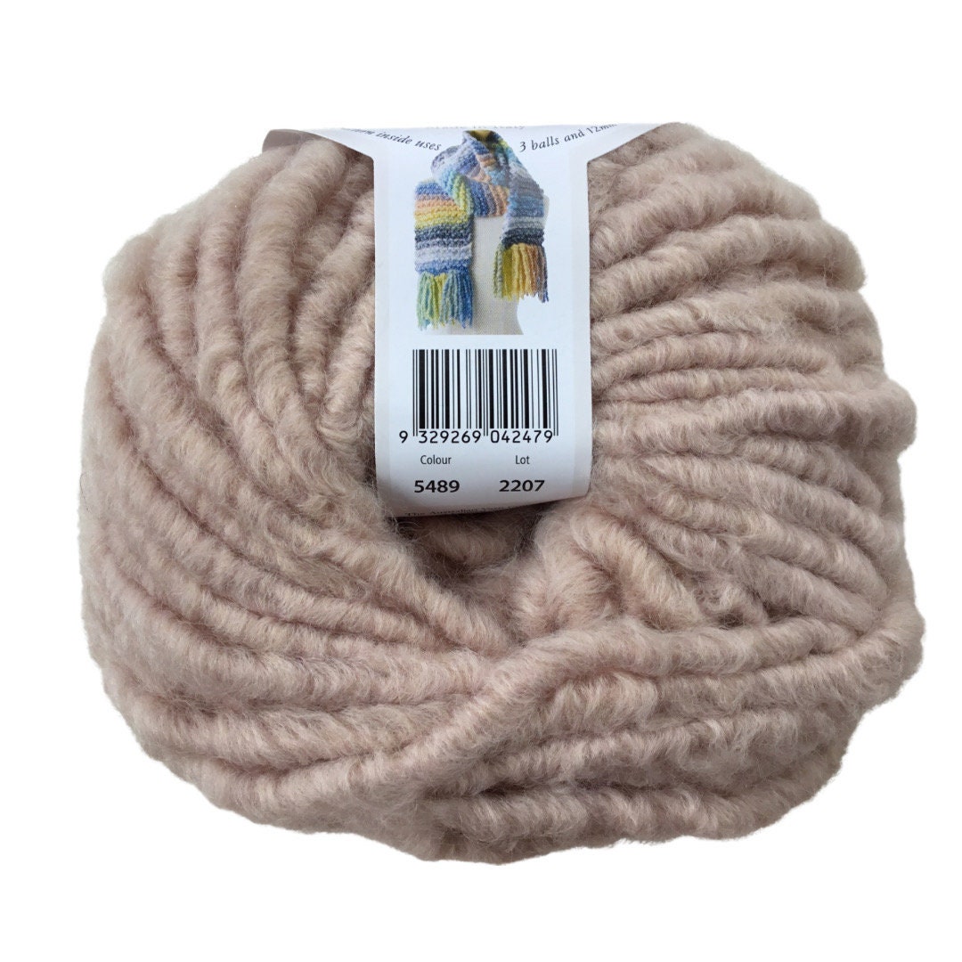 Patons Gigante Wool 100gm. Yarn. Knitting Wool - Etsy
