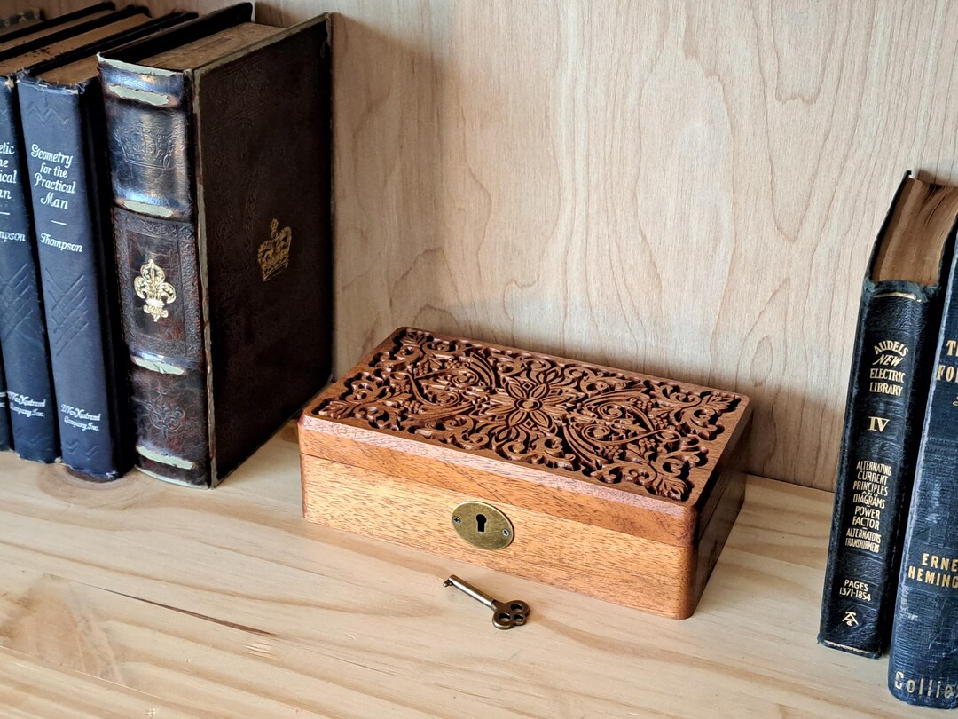 Decorative Mahogany Locking Box With Key. Perfect for Jewerly, Mementos ...