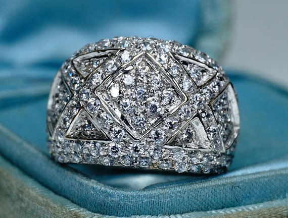 Vintage 18 Carat Gold Diamonds Bombay Ring - Gem