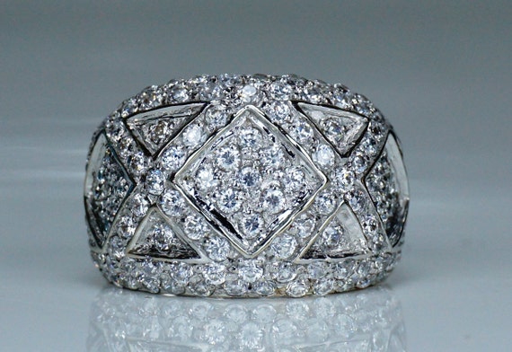 Vintage 18 Carat Gold Diamonds Bombay Ring - Gem