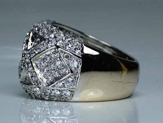 Vintage 18 Carat Gold Diamonds Bombay Ring - Gem