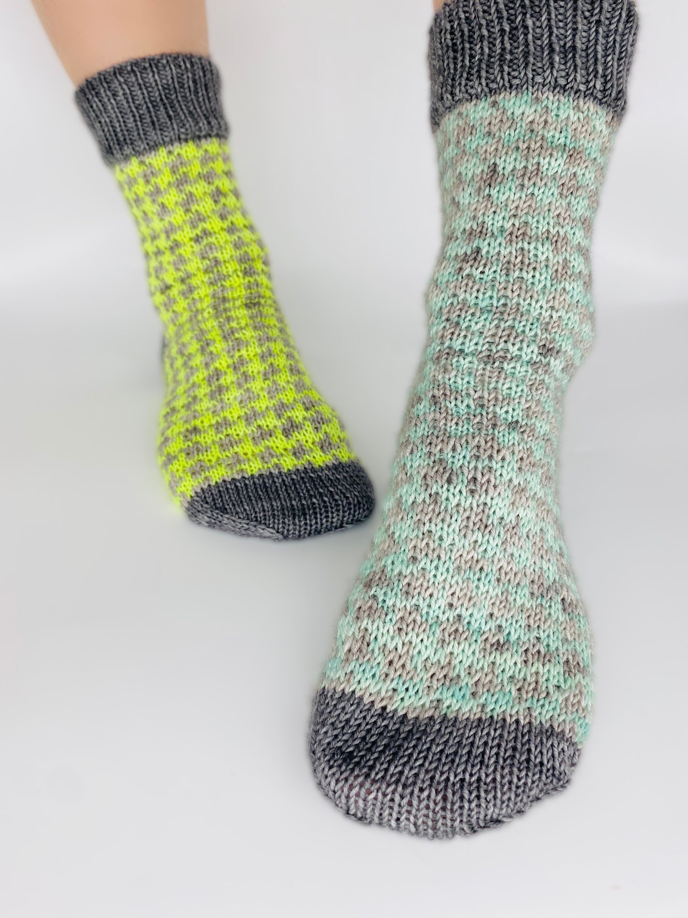 Colorwork Sock Knitting Pattern, Houndstooth Print Knit Sock Pattern ...
