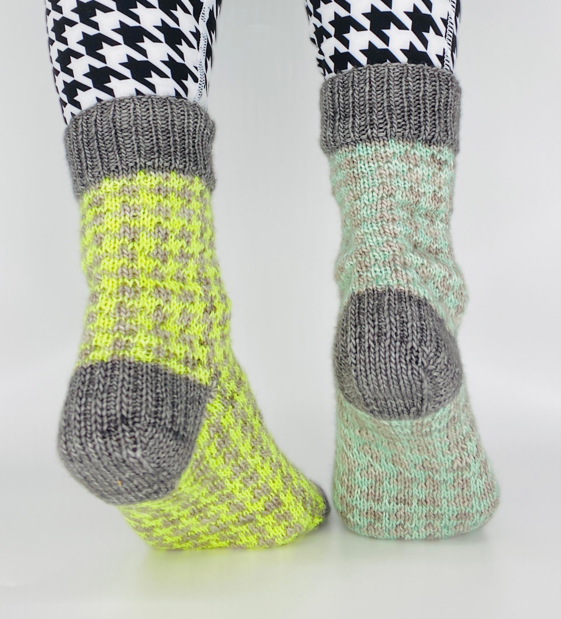 Colorwork Sock Knitting Pattern, Houndstooth Print Knit Sock Pattern ...