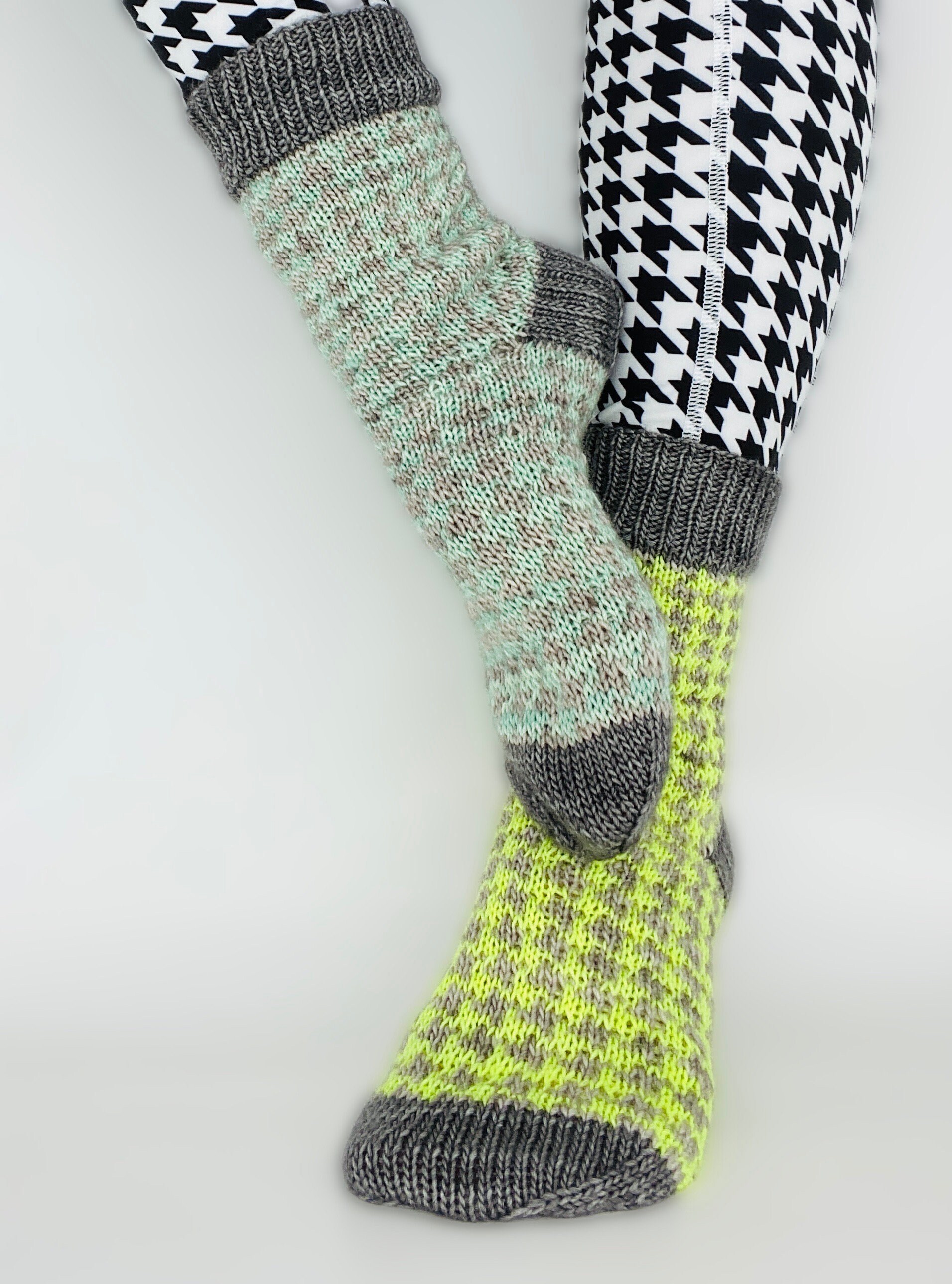 Colorwork Sock Knitting Pattern, Houndstooth Print Knit Sock Pattern ...