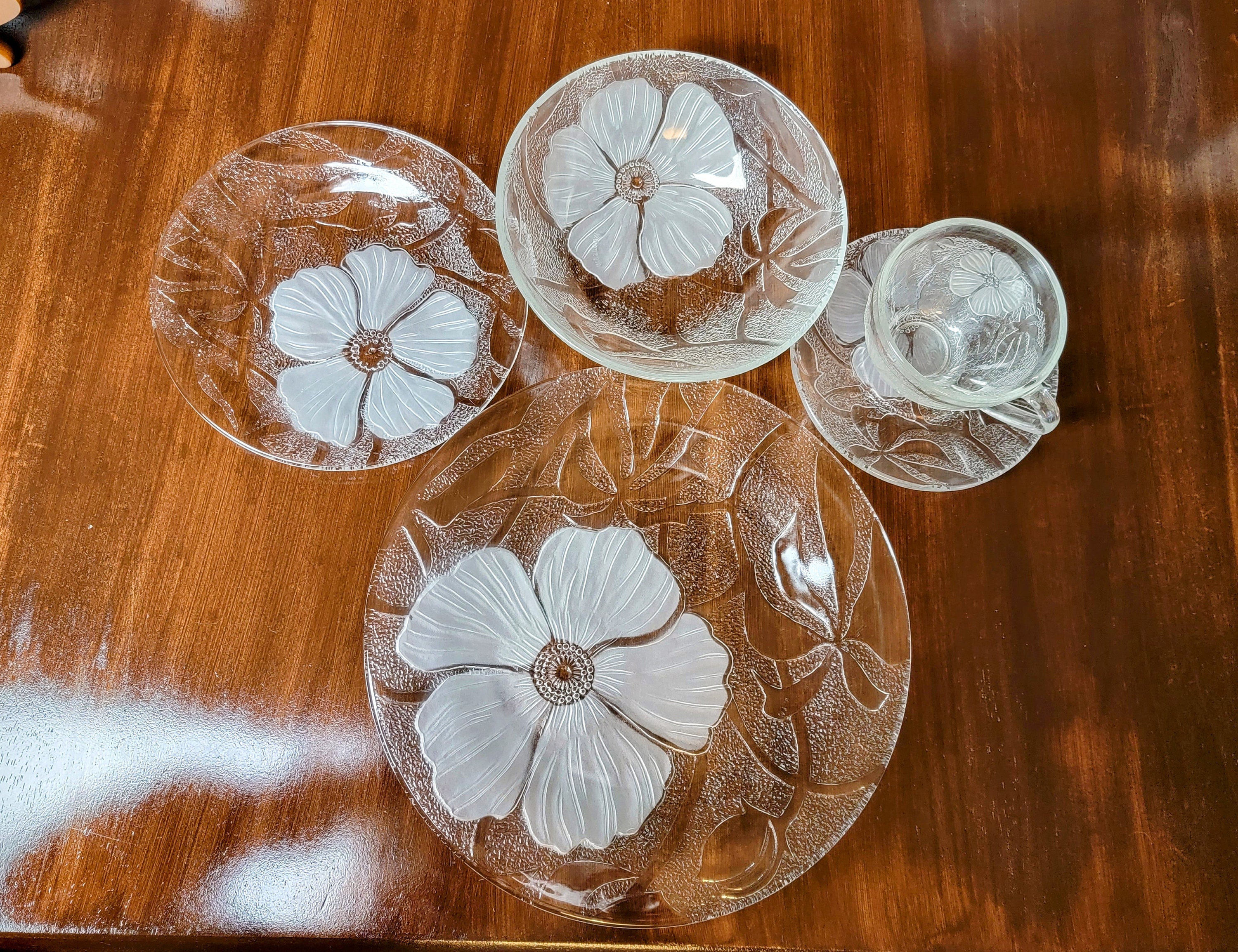 Elegant Dinnerware Set for 8 KIG Indonesia Hibiscus 40-piece Tableware ...