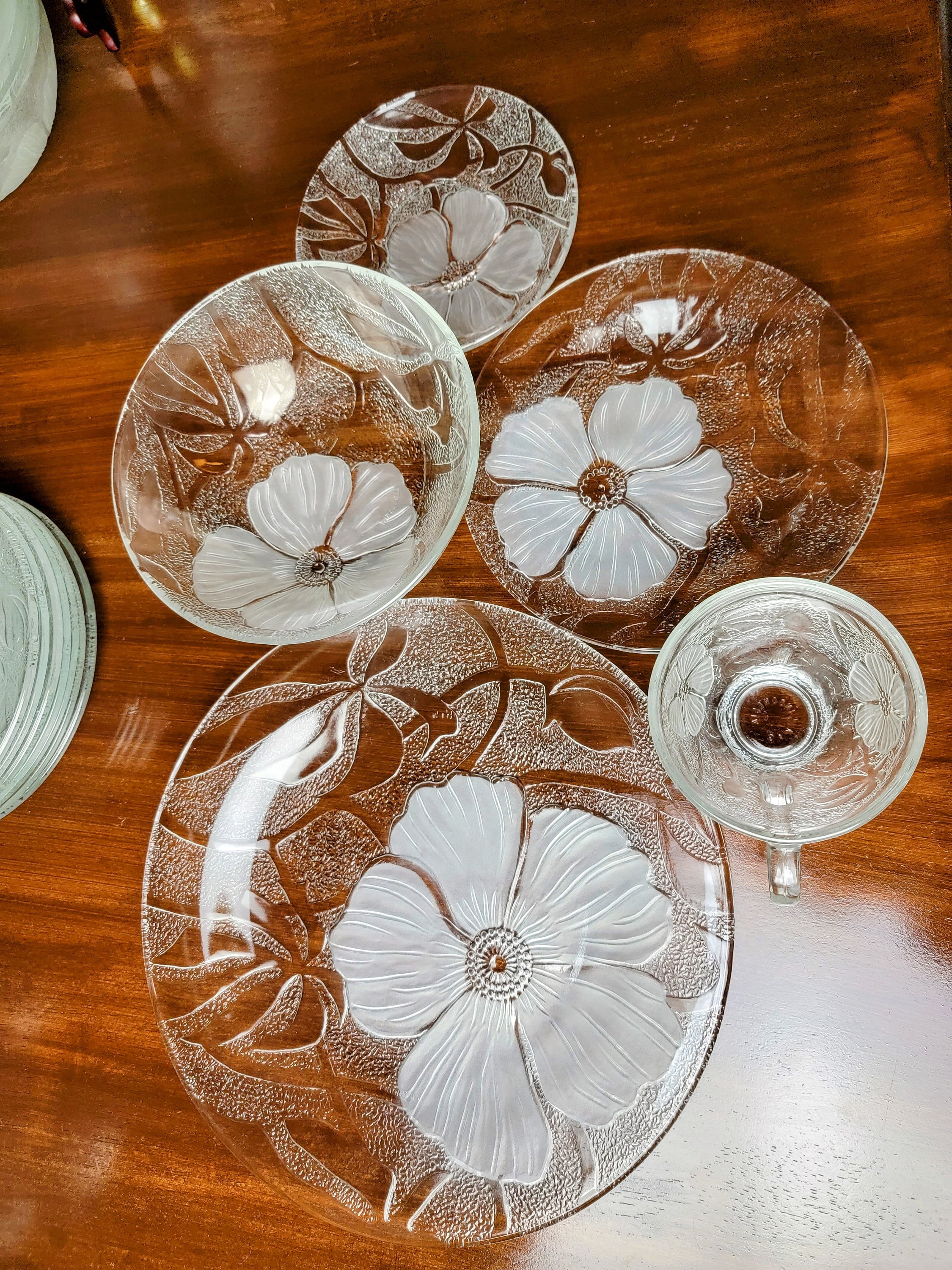 Elegant Dinnerware Set for 8 KIG Indonesia Hibiscus 40-piece Tableware ...