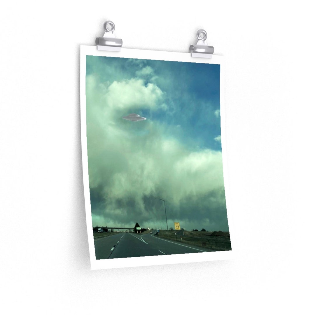 UFO Sighting Photograph, Picture of UAP, Space Craft Alien Poster, 11 X ...