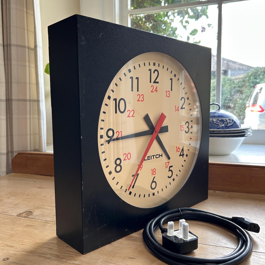Vintage Leitch Radio Controlled Electric Studio Clock W36cm, Canada ...