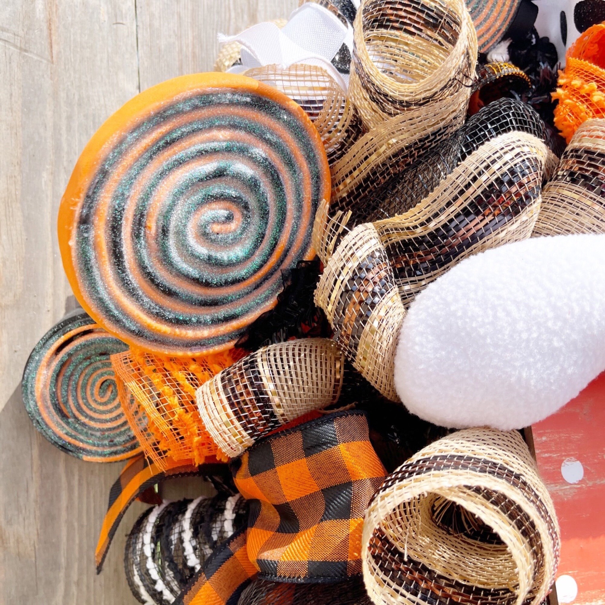 Halloween Ghost Wreath for Front Door , Whimsical Spooky Ghost Home ...