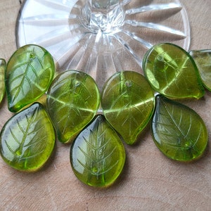 10/25 Green Leave Beads, 18x13mm Czech Glass Leaf Beads, Large Glass ...