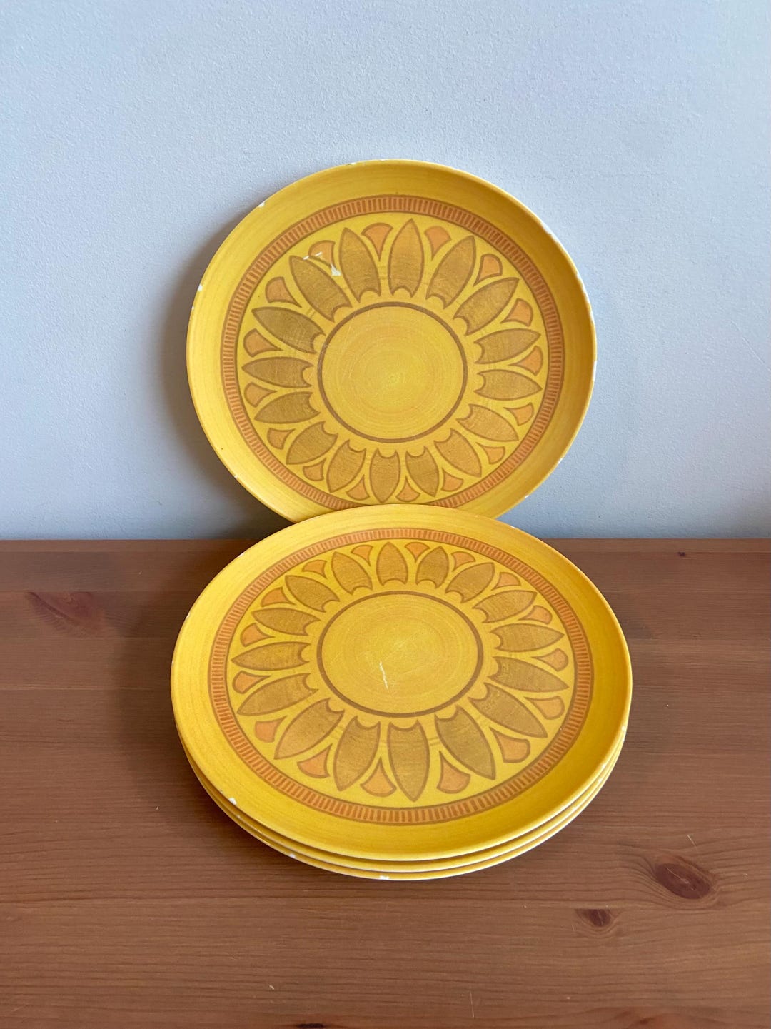 Vintage Melamine Plates Set of 4 - Yellow Retro Sunflower Pattern - 10 ...