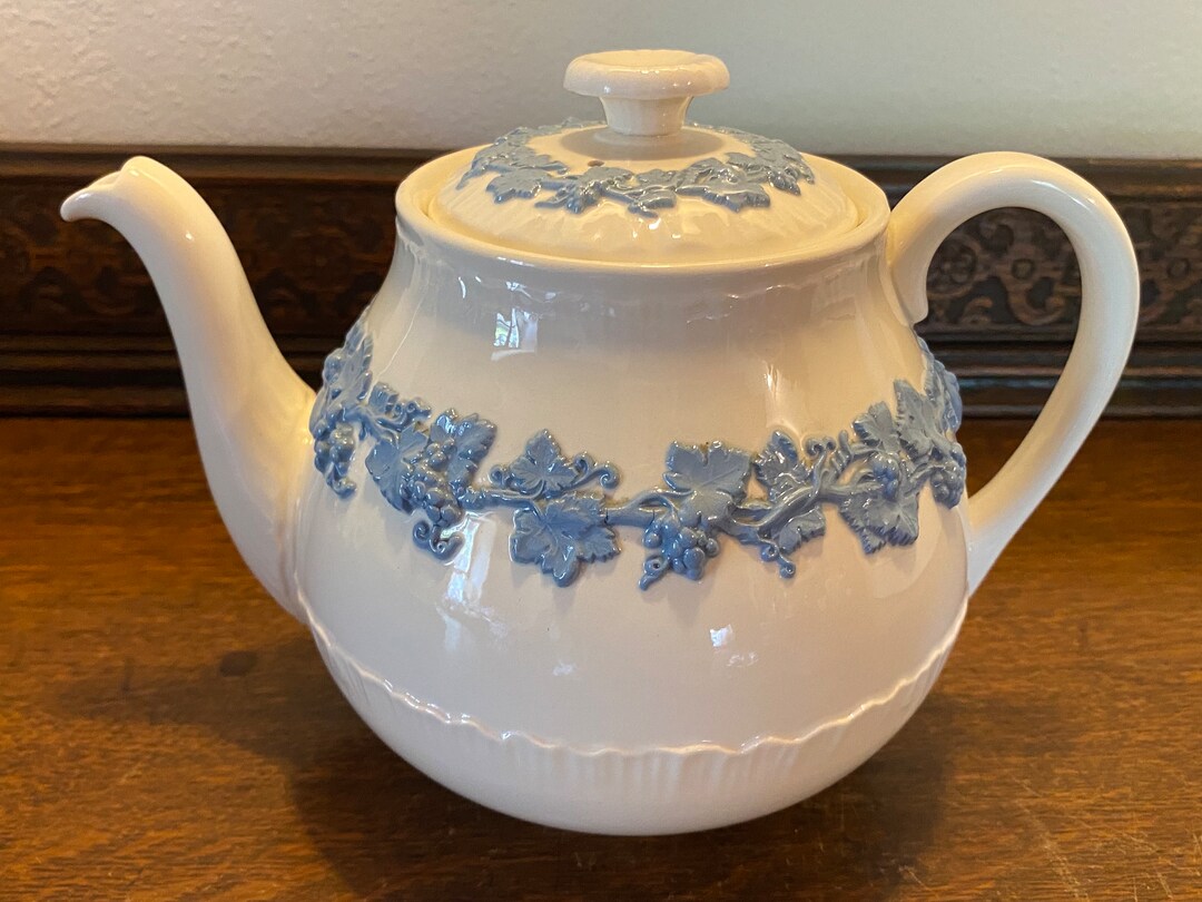 Vintage Wedgwood Queensware Embossed Ruffle Teapot - Etsy