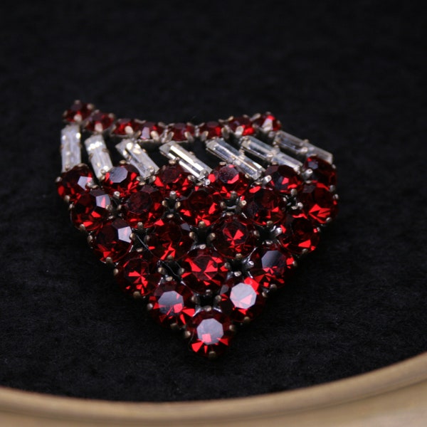 Red Vintage Brooch - Etsy