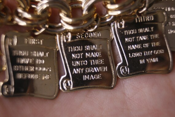 Chunky gold tone ten commandments charm bracelet Vint… - Gem