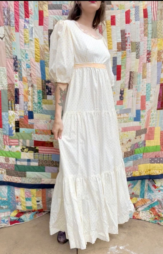 vintage yellow prairie cottage - Gem