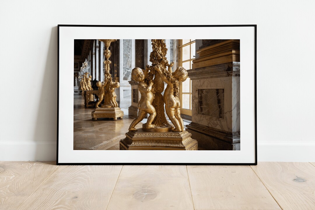 Golden Statues in the Hall of Mirrors in Versailles. Grandeurs Crystal ...