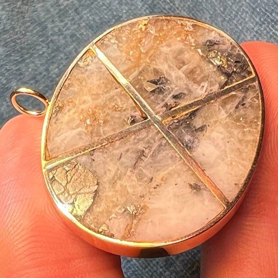 10k Yellow Gold Alaskan Gold Quartz Oval Pendant. 1.3… - Gem