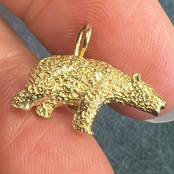 14k Yellow Gold Grizzly Bear Pendant. 3/4" - Gem