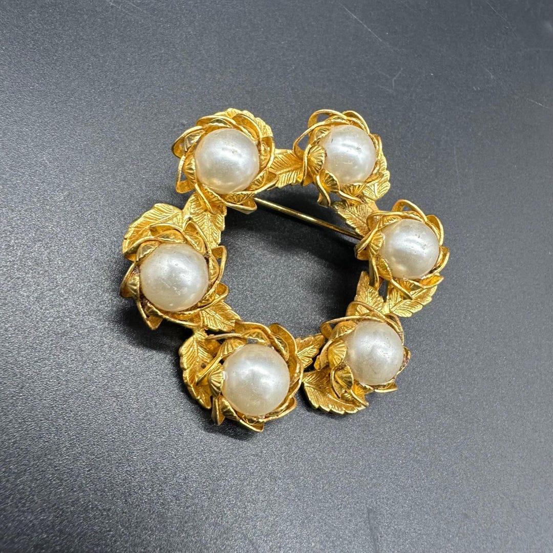 Vintage Wreath Brooch Pin Faux Pearl Leaf Gold Toned Classic Elegant ...