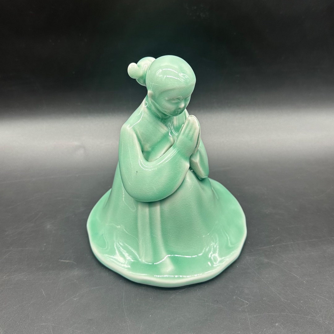 Korean Formal Ceremony Woman Praying Monochrome Celadon Porcelain ...