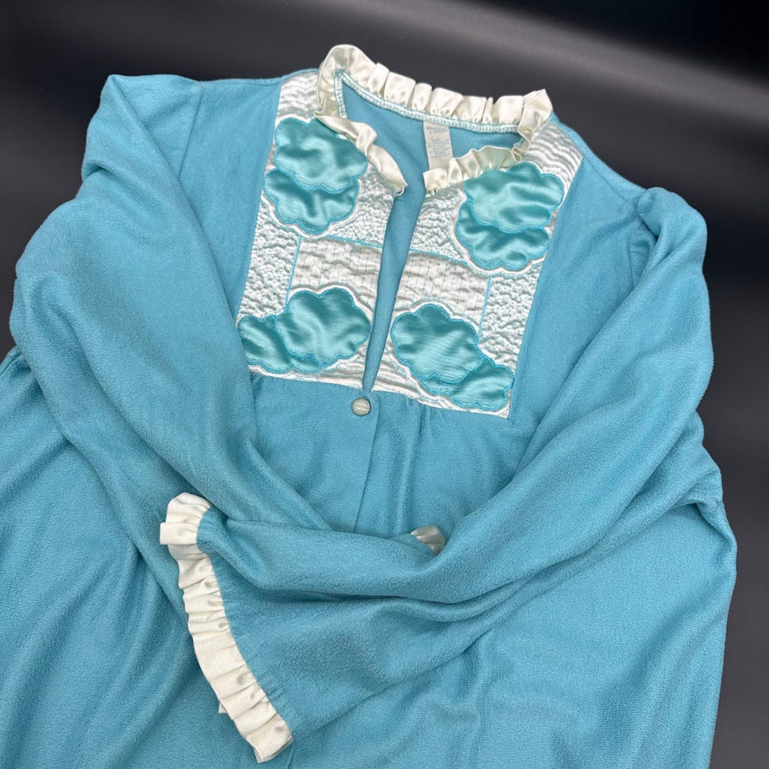 Vintage Housecoat Robe Duster Baby Blue Clouds 1960s Medium USA Snaps ...