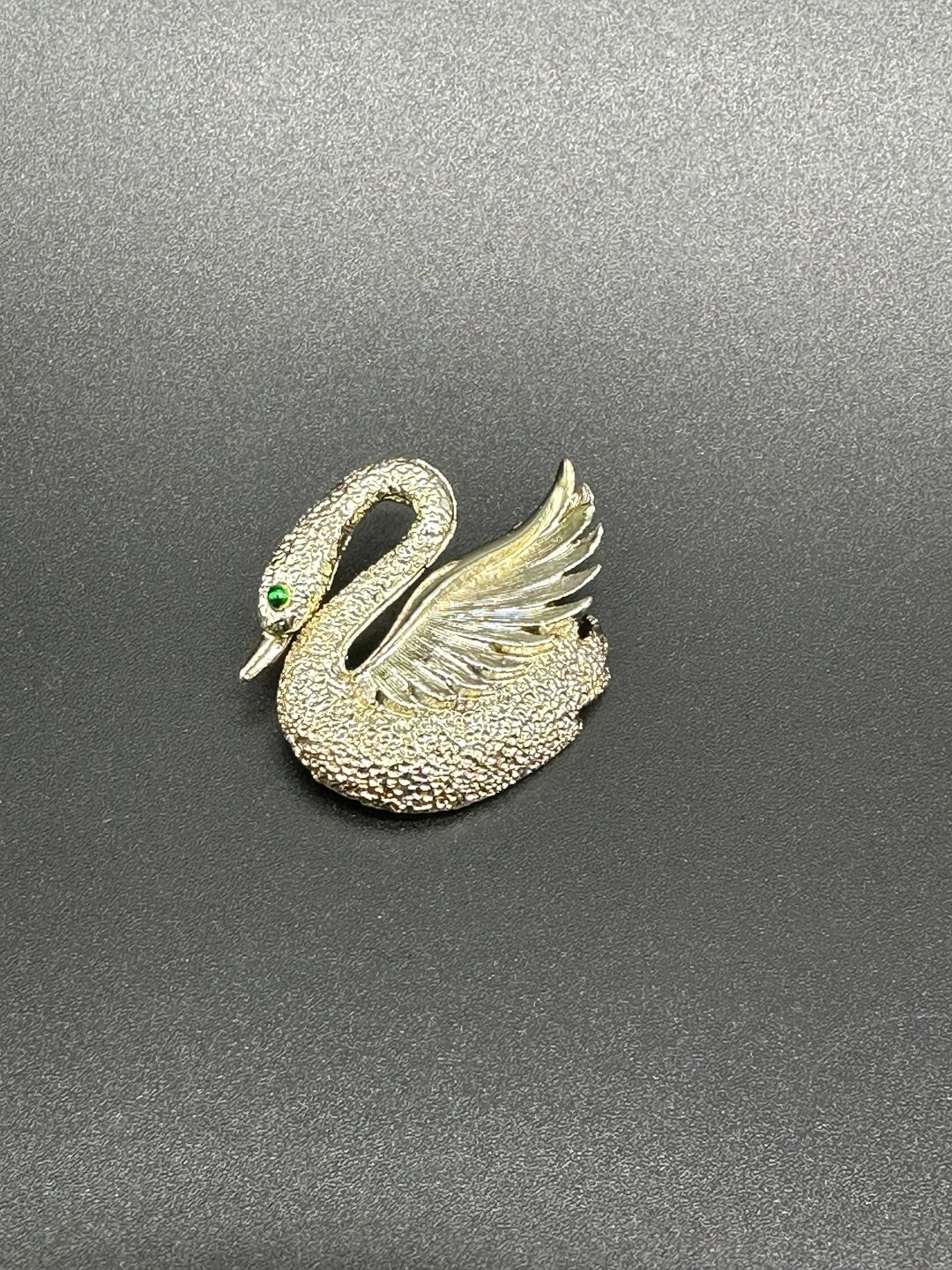 Vintage Brooch Pin Gerry Swan Bird Gold Toned Green Enamel Eye Textured ...