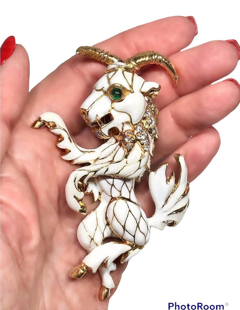Grand Scale pan Mythical Creature in 18K Gold, Enamel, Emeralds ...