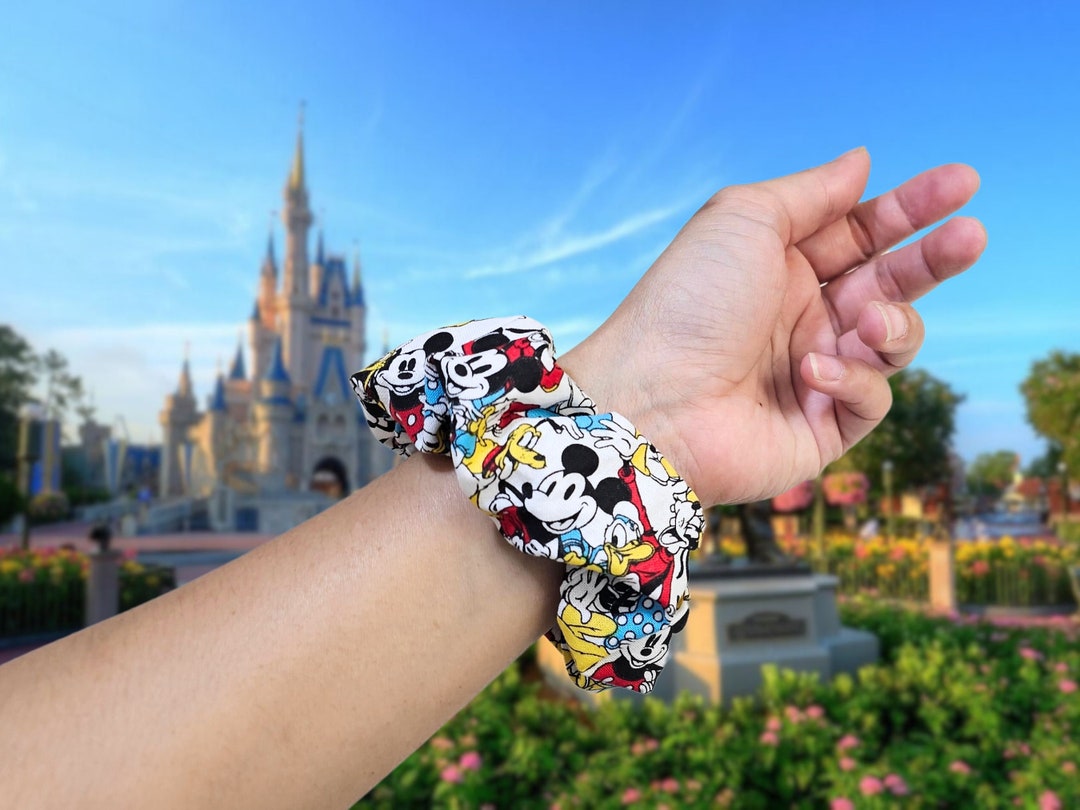 Disney Clubhouse Mickey Mouse & Friends Scrunchie Watch Band for Apple ...