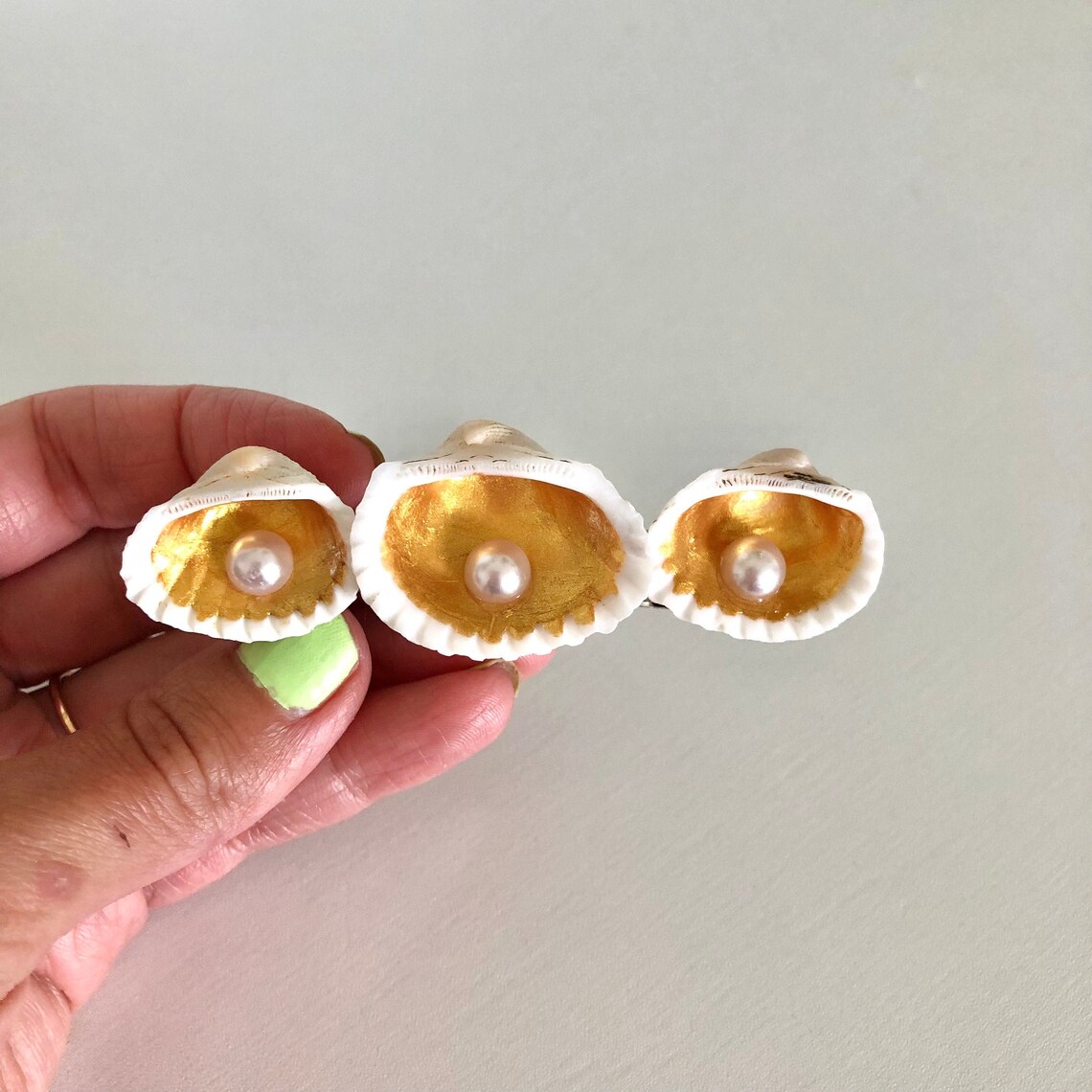 Mermaidcore clamshell oyster pearl hair clip barrette for a beach ...