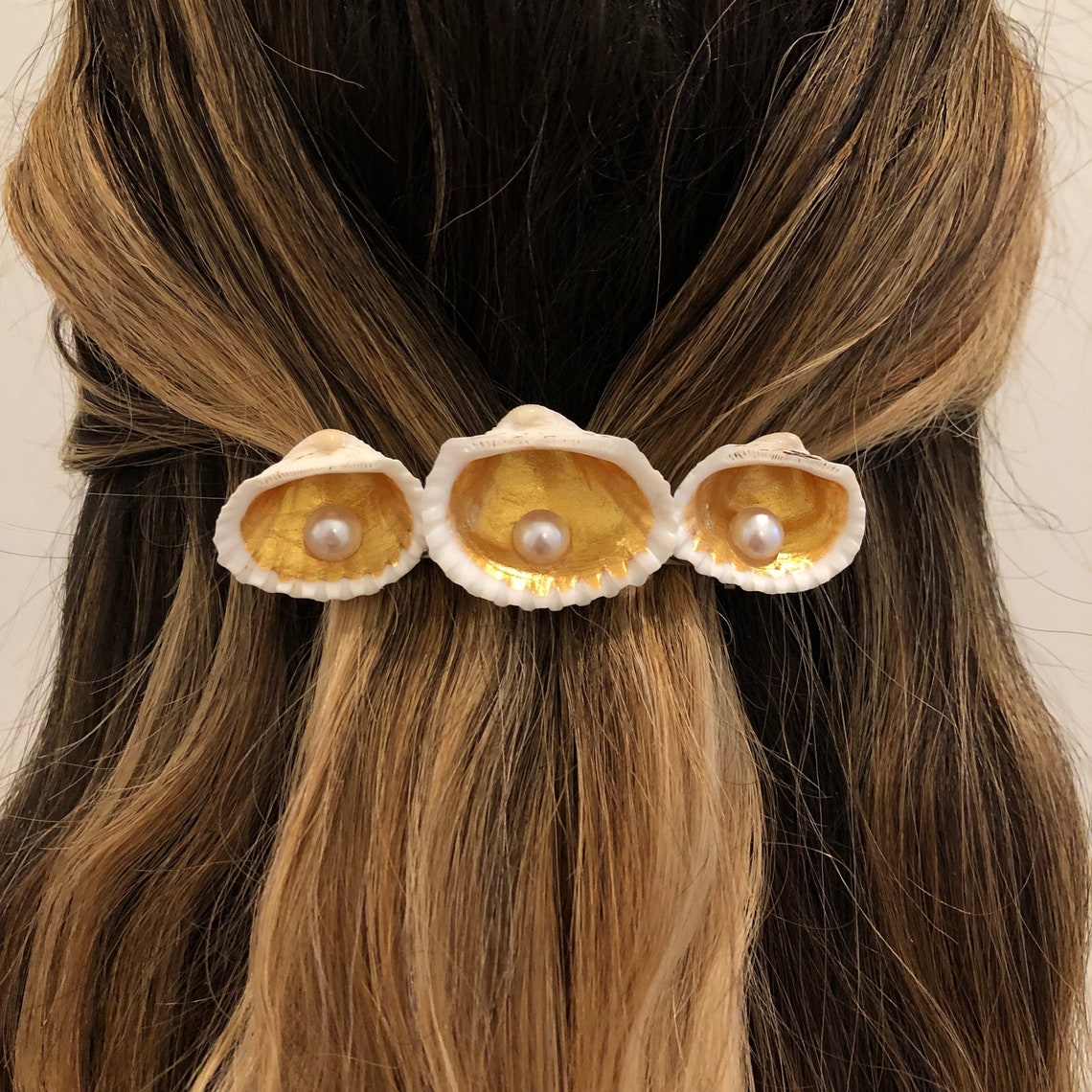 Mermaidcore clamshell oyster pearl hair clip barrette for a beach ...