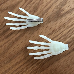Halloween Creepy Skeleton Hands Hair Clips With Spooky Glow in the Dark ...