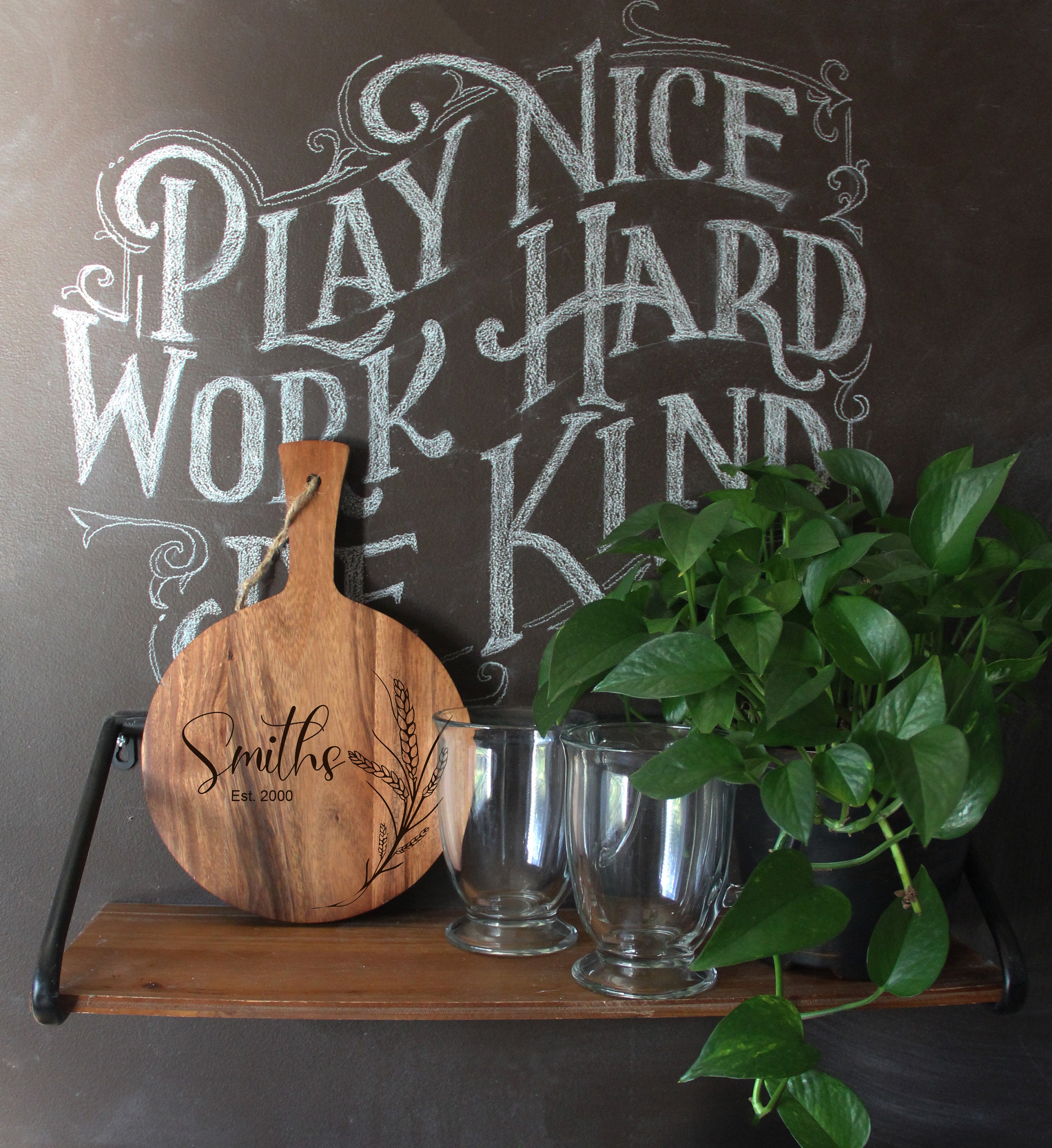 Round Engraved Cheese Board / Personalized Family Name Gift - Etsy