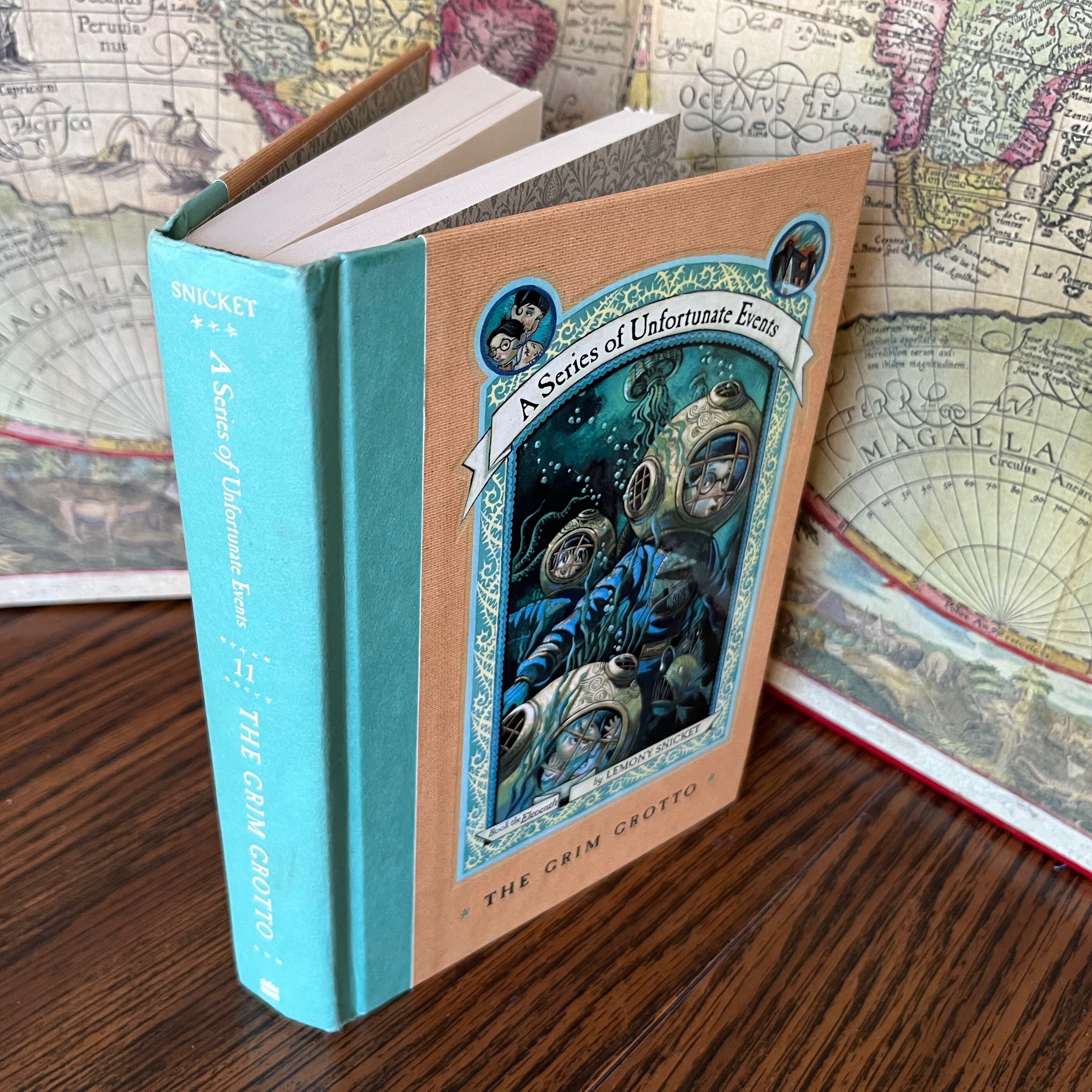 The Grim Grotto A Series of Unfortunate Events 11 by Lemony Snickett ...