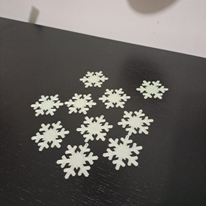 Unique Christmas Decoration: Glowing Snowflake Set Crafted From ...
