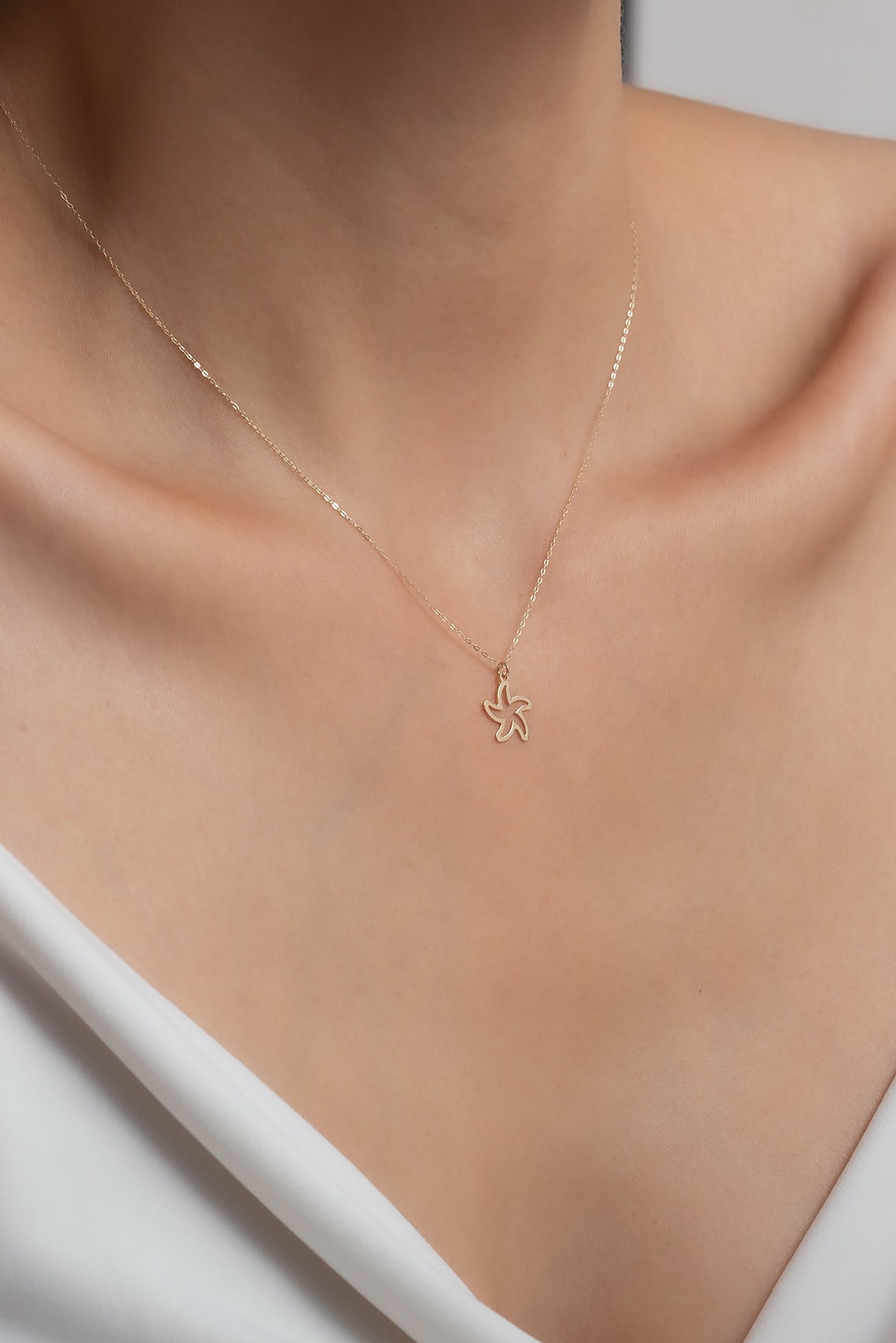 14K Solid Gold Sea Star Necklace / Minimal Designed Necklace - Etsy