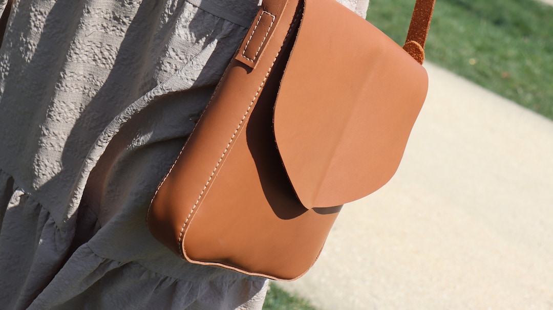 Leather Crossbody Bag Pattern,leather Bag Model, Leather Cross Shoulder ...