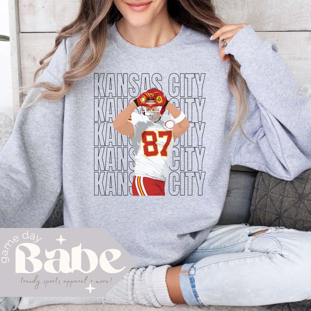 Travis Kelce Heart Hands Black Kansas City Gildan Unisex Sweatshirt ...