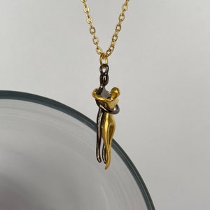 Hugging Couple Necklace, Love Pendant, Couple Jewelry, Gift for Her ...