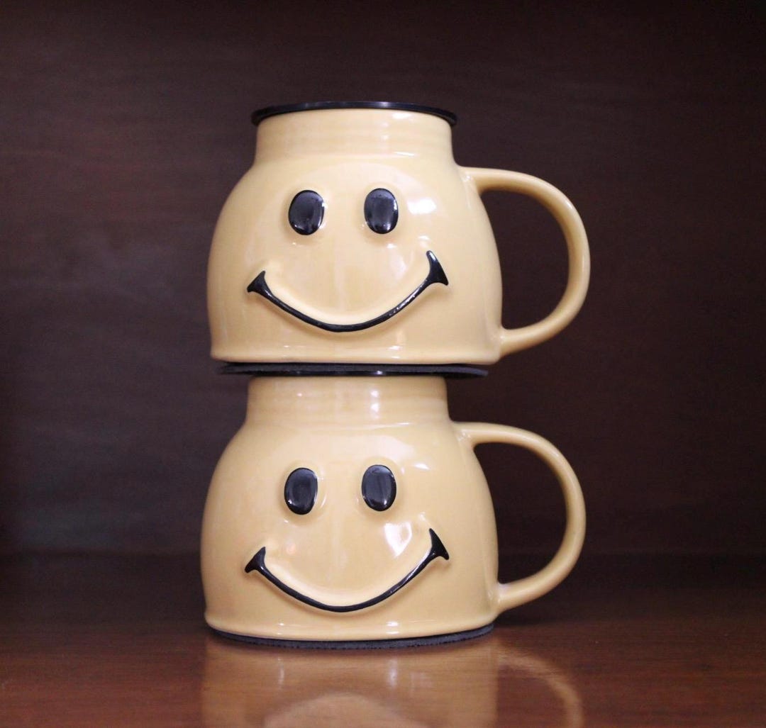 2 Vintage Smiley Face, No Spill, Non Slip Mugs With Lids!! - Etsy