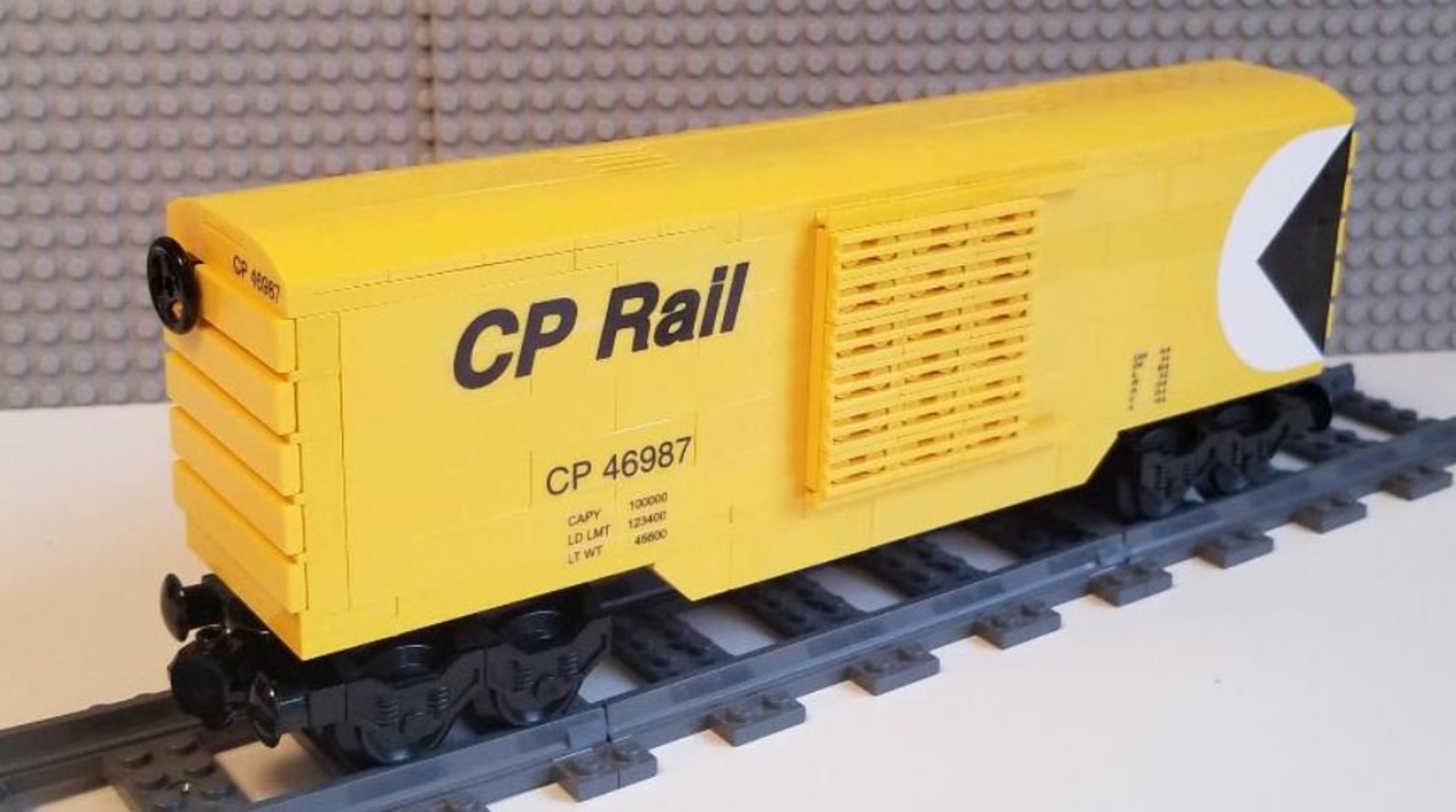 Custom Train Canadian Pacific Yellow Boxcar "please Read Description ...