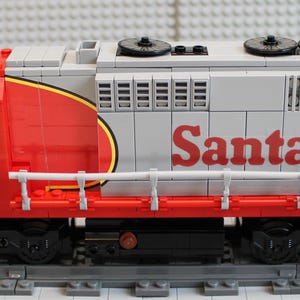Custom Train Santa Fe GP40 Red Version Engine "please Read Description ...