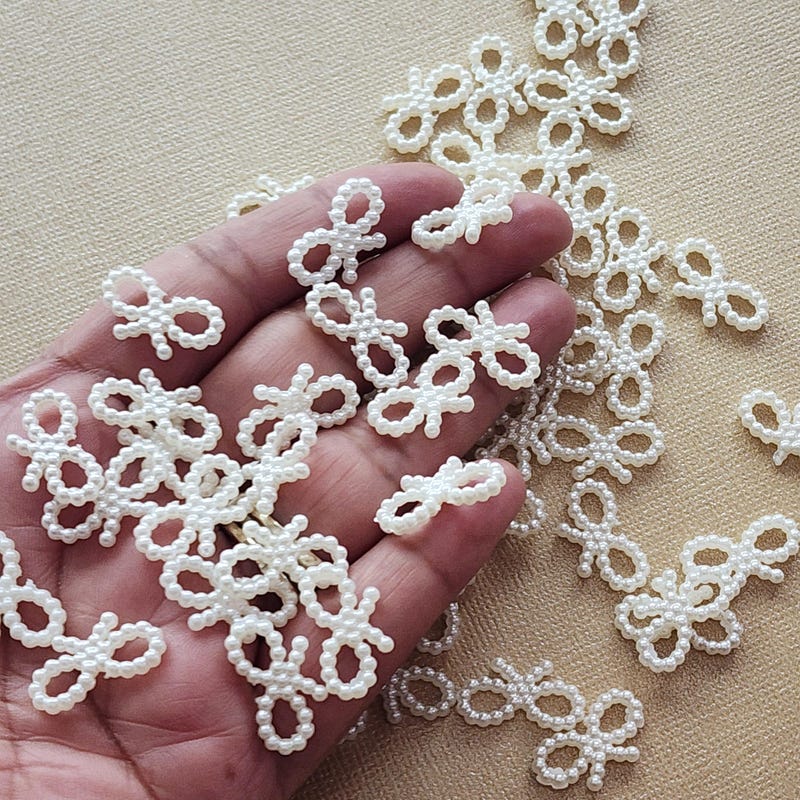 Bow and Pearl Nails - Etsy