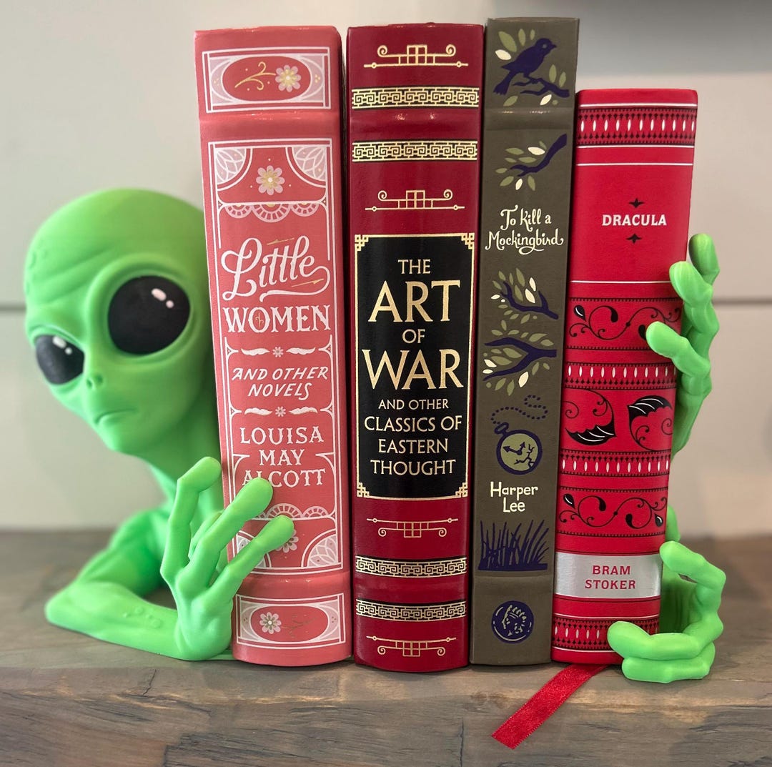 3D Printed Alien Bookend – Unique Sci-fi Decor, Creepy Alien Shelf ...
