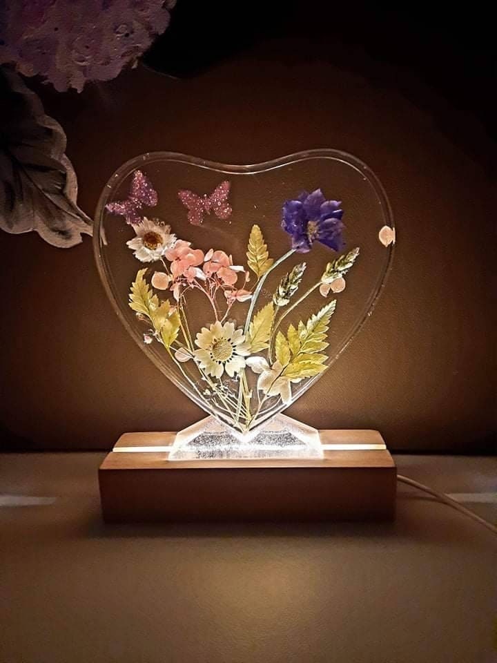 Customised Epoxy Resin Heart Lamp With Dried Flowers, Light, Unique ...