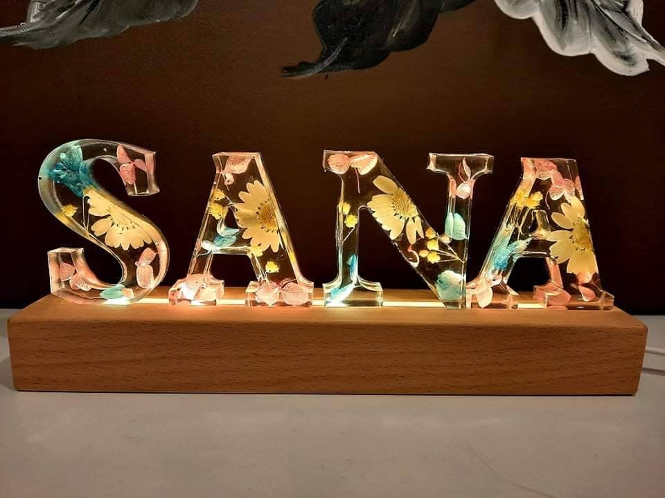 Customised Name Lamp With Epoxy Resin and Dried Flowers, 6.4cm Tall ...