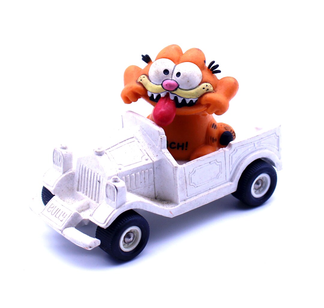 Garfield Plastic Figure in White Car With Black Wheels From Bullyland ...